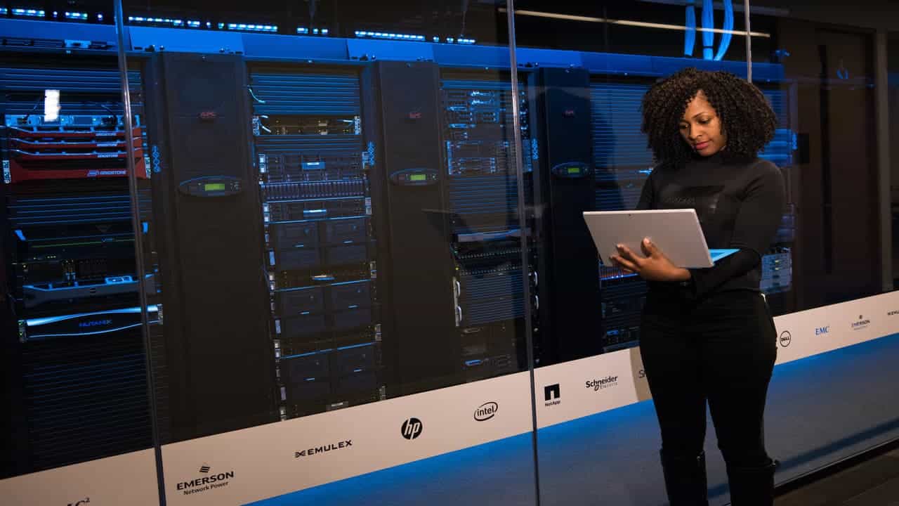 Fully-Managed vs Self-Managed VPS Hosting: Pros and Cons - IO Zoom Fully-Managed vs Self-Managed VPS Hosting: Pros and Cons - IO Zoom